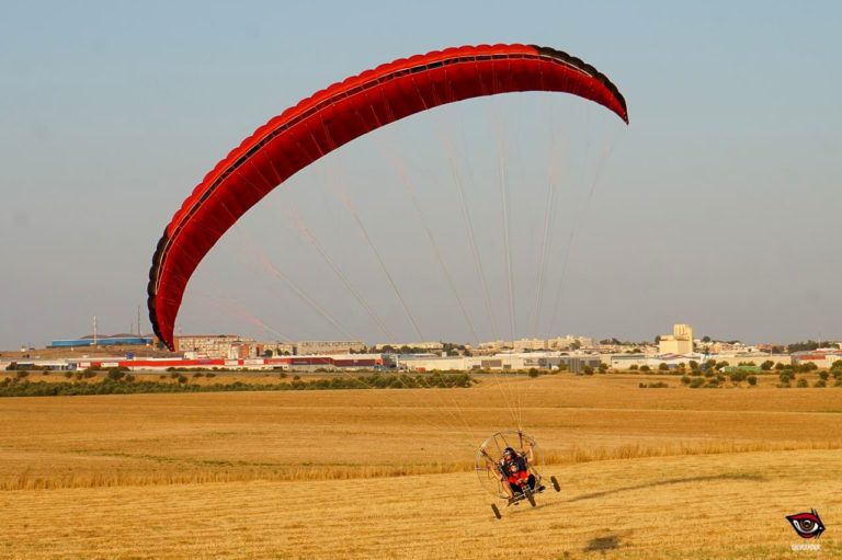 Test-flying the Sol Hercules 380, tandem paraglider for paratrike ...